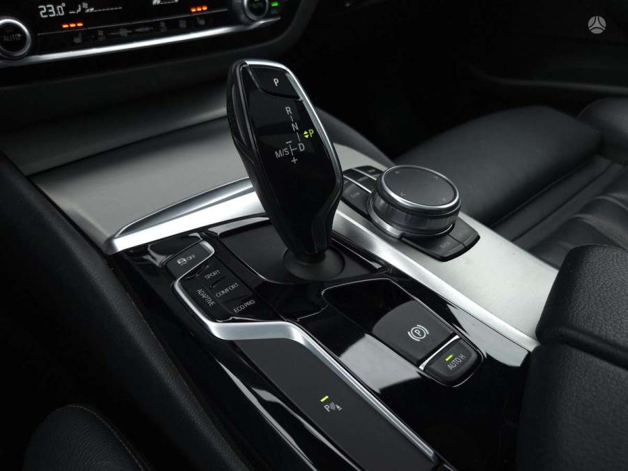 Black BMW 520 2017 in Kaunas, with an engine capacity of 2.00 L and mileage of 287 thousand km for 16950 €, photo 27 on AUTOMOTO.COM.LV