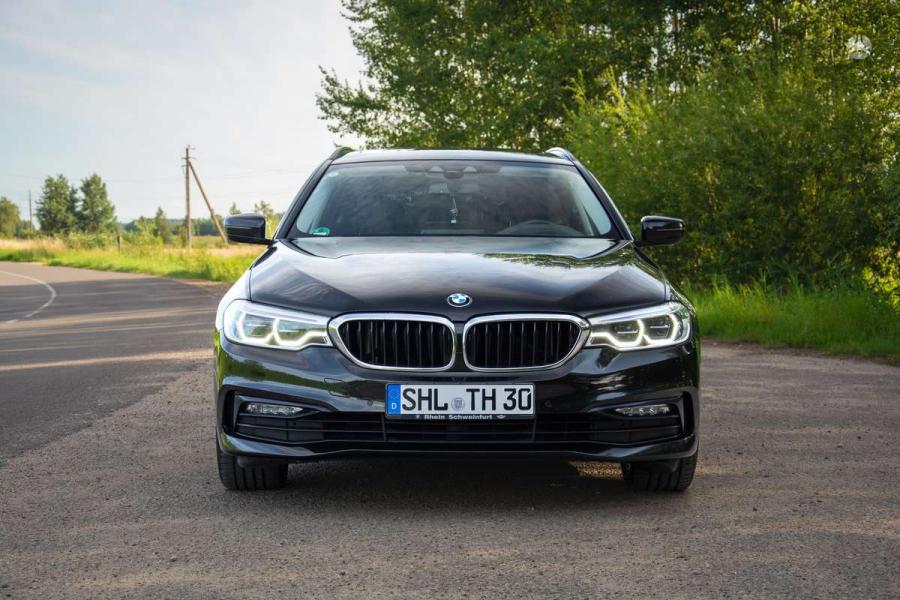 Black BMW 520 2017 in Elektrenai, with an engine capacity of 2.00 L and mileage of 222 thousand km for 17800 €, photo 3 on AUTOMOTO.COM.LV