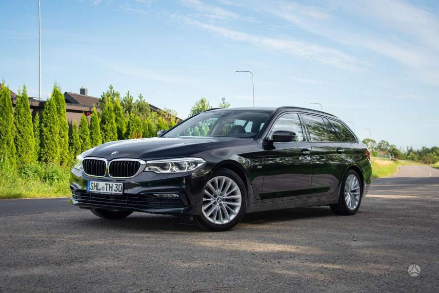Black BMW 520 2017 in Elektrenai, with an engine capacity of 2.00 L and mileage of 222 thousand km for 17800 €, photo 4 on AUTOMOTO.COM.LV