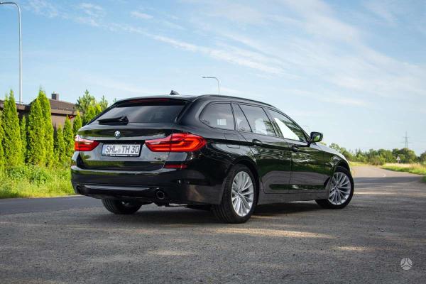 Black BMW 520 2017 in Elektrenai, with an engine capacity of 2.00 L and mileage of 222 thousand km for 17800 €, photo 7 on AUTOMOTO.COM.LV
