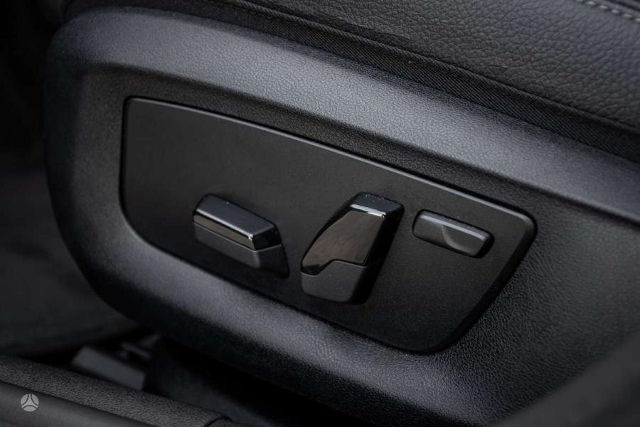 Black BMW 520 2017 in Elektrenai, with an engine capacity of 2.00 L and mileage of 222 thousand km for 17800 €, photo 15 on AUTOMOTO.COM.LV