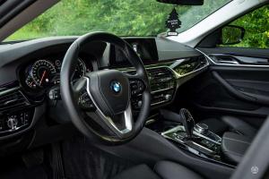 Black BMW 520 2017 in Elektrenai, with an engine capacity of 2.00 L and mileage of 222 thousand km for 17800 €, photo 16 on AUTOMOTO.COM.LV