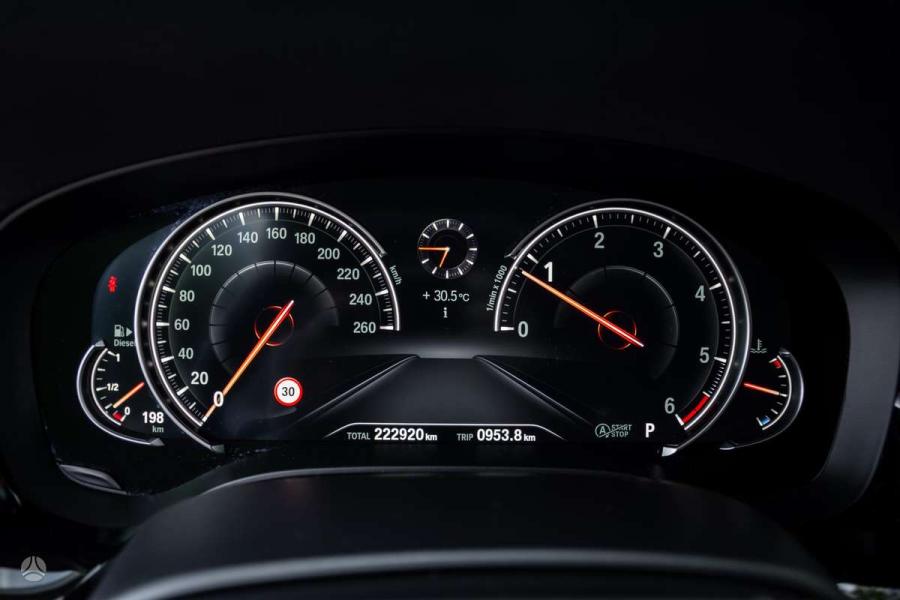 Black BMW 520 2017 in Elektrenai, with an engine capacity of 2.00 L and mileage of 222 thousand km for 17800 €, photo 19 on AUTOMOTO.COM.LV