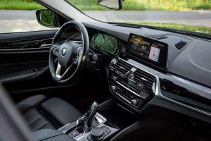 Black BMW 520 2017 in Elektrenai, with an engine capacity of 2.00 L and mileage of 222 thousand km for 17800 €, photo 25 on AUTOMOTO.COM.LV