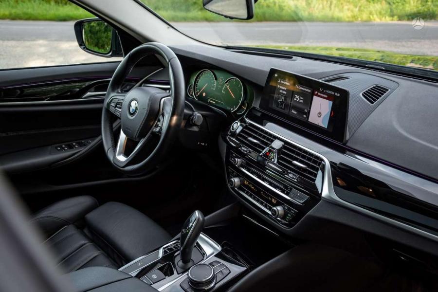 Black BMW 520 2017 in Elektrenai, with an engine capacity of 2.00 L and mileage of 222 thousand km for 17800 €, photo 25 on AUTOMOTO.COM.LV