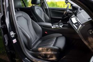 Black BMW 520 2017 in Elektrenai, with an engine capacity of 2.00 L and mileage of 222 thousand km for 17800 €, photo 26 on AUTOMOTO.COM.LV
