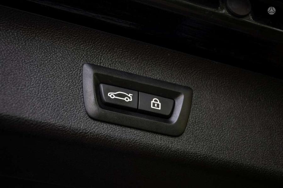Black BMW 520 2017 in Elektrenai, with an engine capacity of 2.00 L and mileage of 222 thousand km for 17800 €, photo 32 on AUTOMOTO.COM.LV