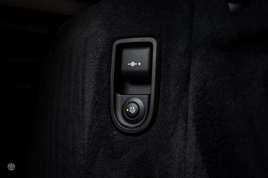 Black BMW 520 2017 in Elektrenai, with an engine capacity of 2.00 L and mileage of 222 thousand km for 17800 €, photo 34 on AUTOMOTO.COM.LV