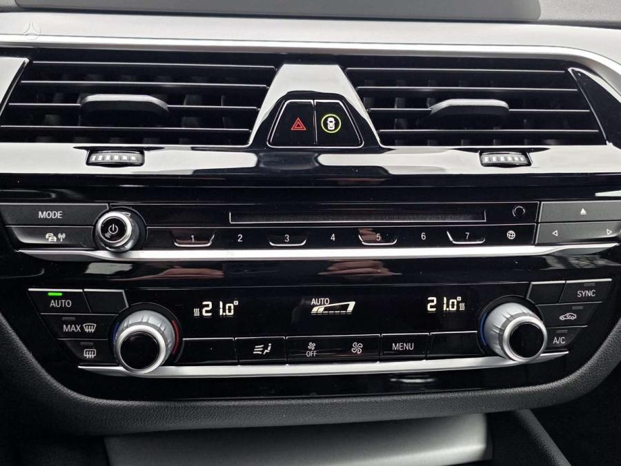 Melns BMW 520 2017 Tauragė, ar dzinēja tilpumu 2.00 L un nobraukumu 190 tūkst. km par 17000 €, foto 30 vietnē AUTOMOTO.COM.LV