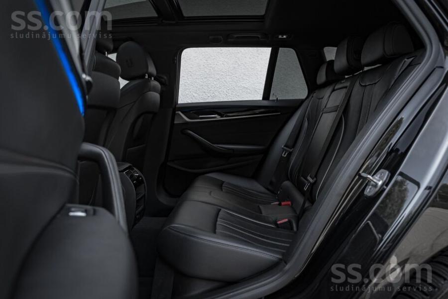 Black BMW 520 2017 in Riga, with an engine capacity of 2.00 L and mileage of 269 thousand km for 14995 €, photo 12 on AUTOMOTO.COM.LV
