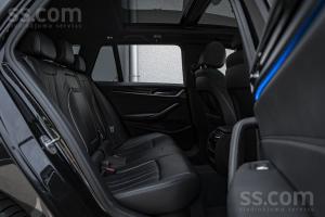 Black BMW 520 2017 in Riga, with an engine capacity of 2.00 L and mileage of 269 thousand km for 14995 €, photo 13 on AUTOMOTO.COM.LV