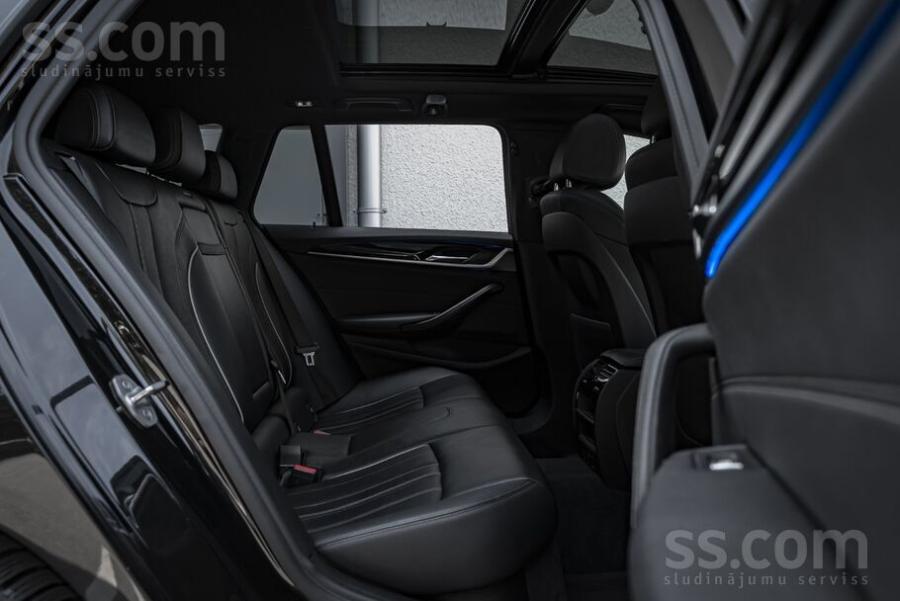 Black BMW 520 2017 in Riga, with an engine capacity of 2.00 L and mileage of 269 thousand km for 14995 €, photo 13 on AUTOMOTO.COM.LV