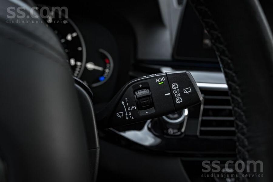 Black BMW 520 2017 in Riga, with an engine capacity of 2.00 L and mileage of 269 thousand km for 14995 €, photo 20 on AUTOMOTO.COM.LV