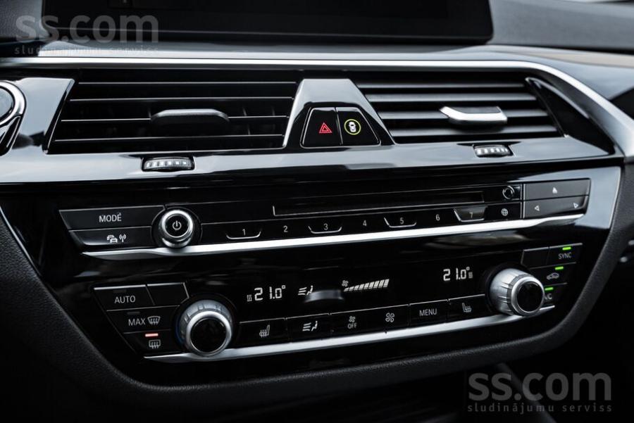 Black BMW 520 2017 in Riga, with an engine capacity of 2.00 L and mileage of 269 thousand km for 14995 €, photo 24 on AUTOMOTO.COM.LV