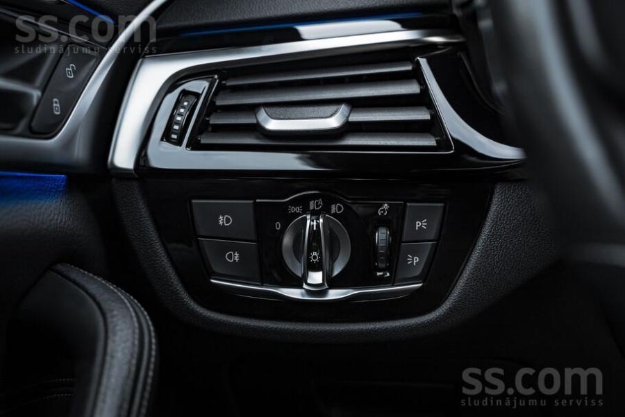 Black BMW 520 2017 in Riga, with an engine capacity of 2.00 L and mileage of 269 thousand km for 14995 €, photo 30 on AUTOMOTO.COM.LV