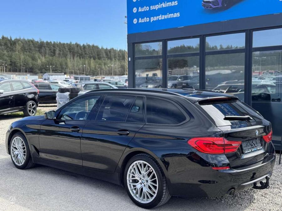 Black BMW 520 2017 in Vilnius, with an engine capacity of 2.00 L and mileage of 207 thousand km for 17500 €, photo 4 on AUTOMOTO.COM.LV