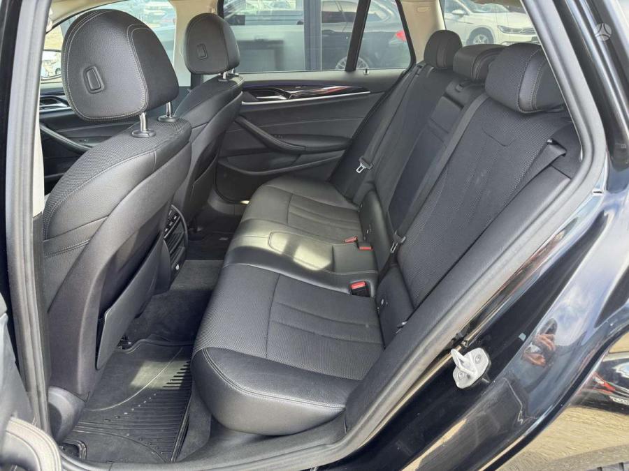 Black BMW 520 2017 in Vilnius, with an engine capacity of 2.00 L and mileage of 207 thousand km for 17500 €, photo 11 on AUTOMOTO.COM.LV