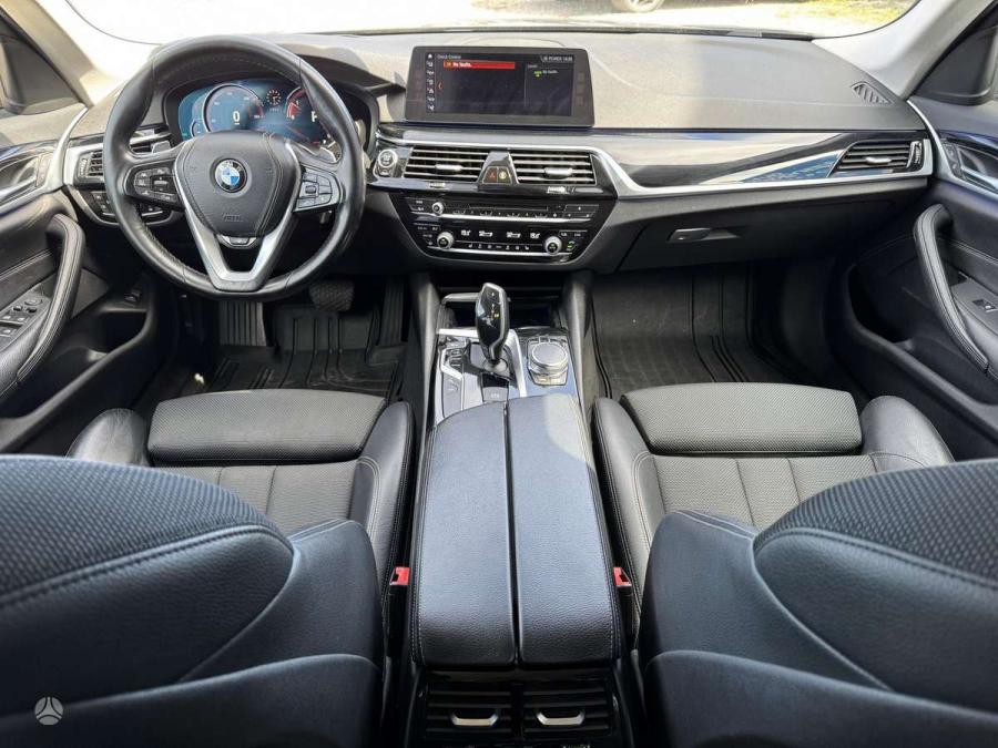 Black BMW 520 2017 in Vilnius, with an engine capacity of 2.00 L and mileage of 207 thousand km for 17500 €, photo 14 on AUTOMOTO.COM.LV