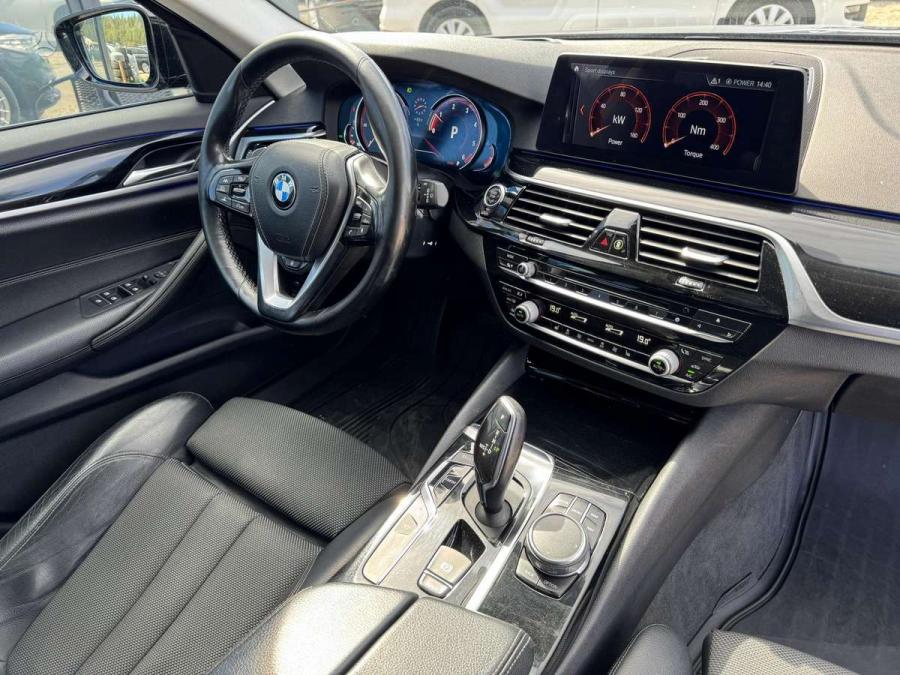 Black BMW 520 2017 in Vilnius, with an engine capacity of 2.00 L and mileage of 207 thousand km for 17500 €, photo 15 on AUTOMOTO.COM.LV