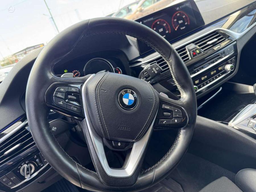 Black BMW 520 2017 in Vilnius, with an engine capacity of 2.00 L and mileage of 207 thousand km for 17500 €, photo 16 on AUTOMOTO.COM.LV