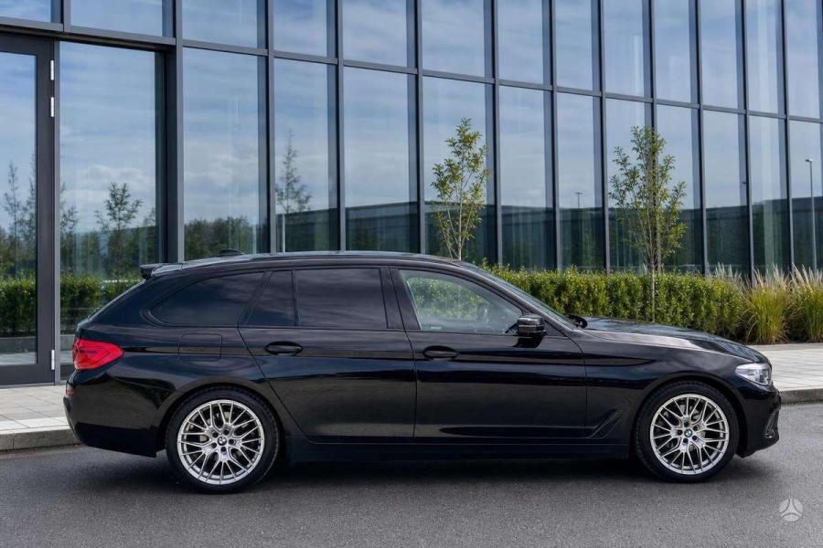 Black BMW 520 2017 in Vilnius, with an engine capacity of 2.00 L and mileage of 207 thousand km for 17500 €, photo 6 on AUTOMOTO.COM.LV