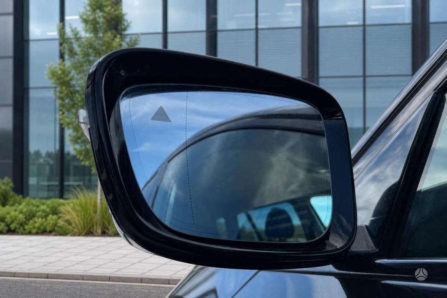 Black BMW 520 2017 in Vilnius, with an engine capacity of 2.00 L and mileage of 207 thousand km for 17500 €, photo 8 on AUTOMOTO.COM.LV