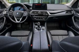 Black BMW 520 2017 in Vilnius, with an engine capacity of 2.00 L and mileage of 207 thousand km for 17500 €, photo 15 on AUTOMOTO.COM.LV