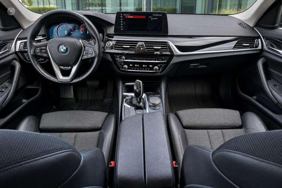 Black BMW 520 2017 in Vilnius, with an engine capacity of 2.00 L and mileage of 207 thousand km for 17500 €, photo 15 on AUTOMOTO.COM.LV
