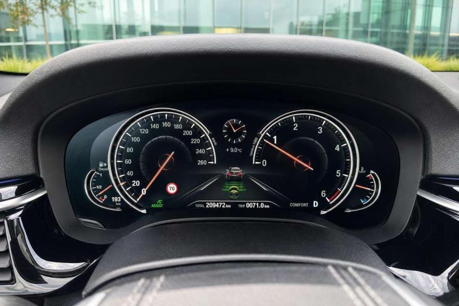 Black BMW 520 2017 in Vilnius, with an engine capacity of 2.00 L and mileage of 207 thousand km for 17500 €, photo 17 on AUTOMOTO.COM.LV