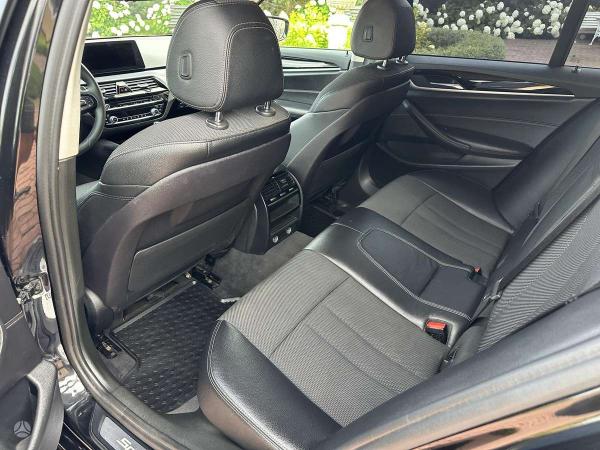 Black BMW 520 2017 in Kelme, with an engine capacity of 2.00 L and mileage of 359 thousand km for 13700 €, photo 8 on AUTOMOTO.COM.LV