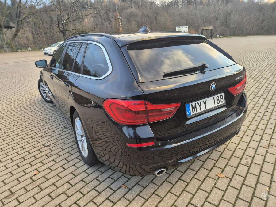 Black BMW 520 2017 in Vilnius, with an engine capacity of 2.00 L and mileage of 248 thousand km for 15999 €, photo 6 on AUTOMOTO.COM.LV