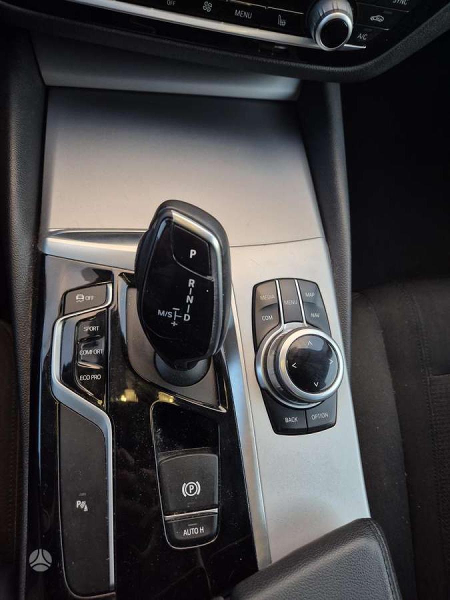 Black BMW 520 2017 in Vilnius, with an engine capacity of 2.00 L and mileage of 248 thousand km for 15999 €, photo 9 on AUTOMOTO.COM.LV