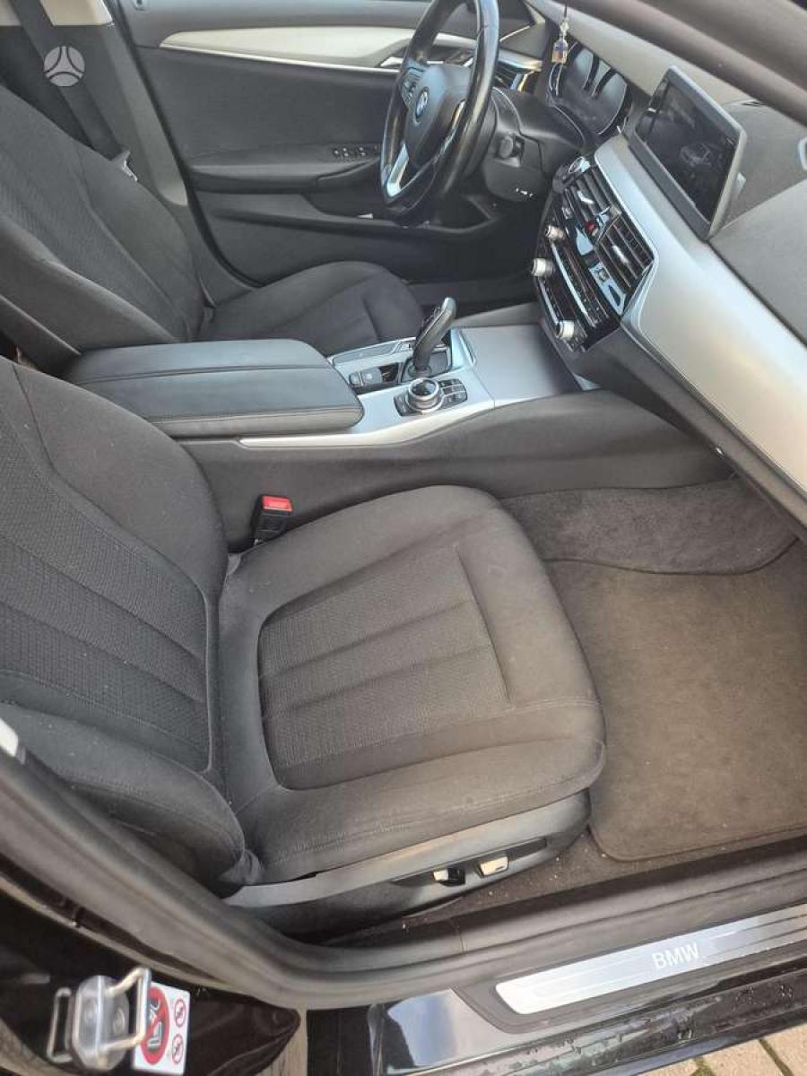 Black BMW 520 2017 in Vilnius, with an engine capacity of 2.00 L and mileage of 248 thousand km for 15999 €, photo 12 on AUTOMOTO.COM.LV