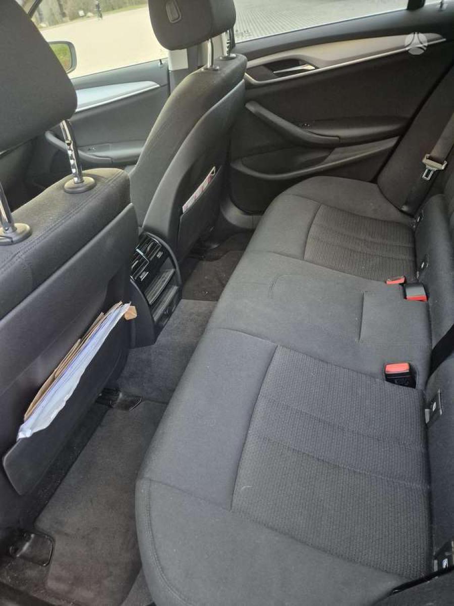 Black BMW 520 2017 in Vilnius, with an engine capacity of 2.00 L and mileage of 248 thousand km for 15999 €, photo 13 on AUTOMOTO.COM.LV