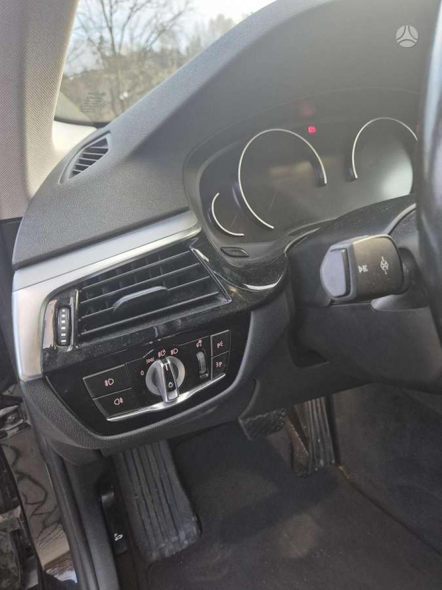 Black BMW 520 2017 in Vilnius, with an engine capacity of 2.00 L and mileage of 248 thousand km for 15999 €, photo 14 on AUTOMOTO.COM.LV
