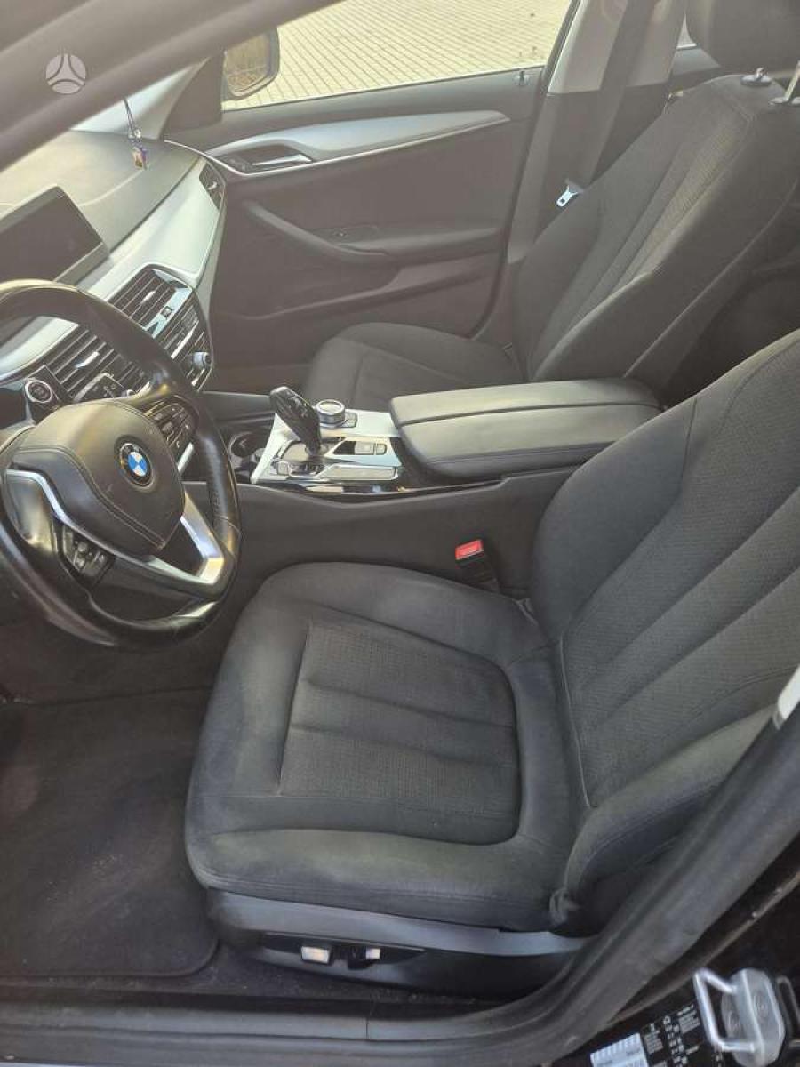 Black BMW 520 2017 in Vilnius, with an engine capacity of 2.00 L and mileage of 248 thousand km for 15999 €, photo 16 on AUTOMOTO.COM.LV