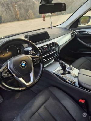 Black BMW 520 2017 in Vilnius, with an engine capacity of 2.00 L and mileage of 248 thousand km for 15999 €, photo 17 on AUTOMOTO.COM.LV