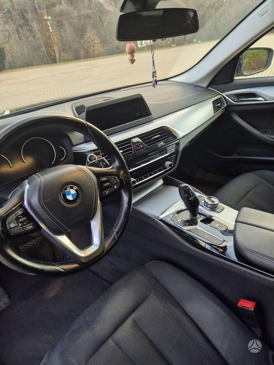 Black BMW 520 2017 in Vilnius, with an engine capacity of 2.00 L and mileage of 248 thousand km for 15999 €, photo 17 on AUTOMOTO.COM.LV