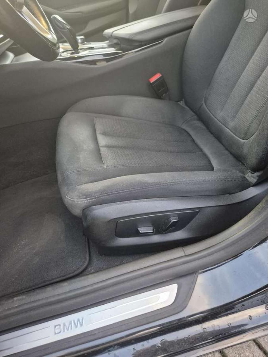 Black BMW 520 2017 in Vilnius, with an engine capacity of 2.00 L and mileage of 248 thousand km for 15999 €, photo 20 on AUTOMOTO.COM.LV
