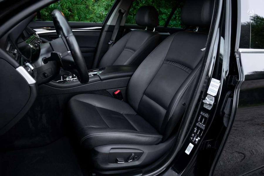 Black BMW 520 2017 in Elektrenai, with an engine capacity of 2.00 L and mileage of 290 thousand km for 9600 €, photo 11 on AUTOMOTO.COM.LV