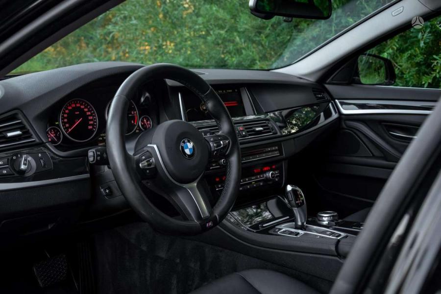 Black BMW 520 2017 in Elektrenai, with an engine capacity of 2.00 L and mileage of 290 thousand km for 9600 €, photo 15 on AUTOMOTO.COM.LV