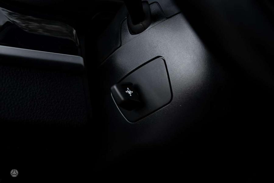 Black BMW 520 2017 in Elektrenai, with an engine capacity of 2.00 L and mileage of 290 thousand km for 9600 €, photo 16 on AUTOMOTO.COM.LV