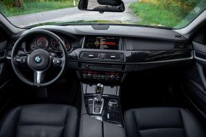 Black BMW 520 2017 in Elektrenai, with an engine capacity of 2.00 L and mileage of 290 thousand km for 9600 €, photo 17 on AUTOMOTO.COM.LV