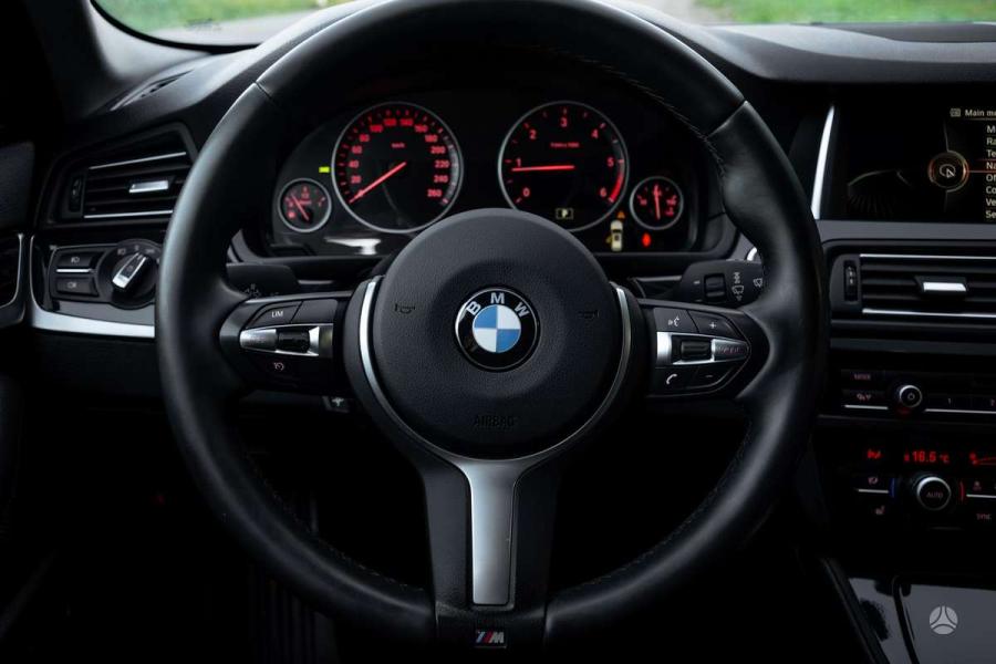 Black BMW 520 2017 in Elektrenai, with an engine capacity of 2.00 L and mileage of 290 thousand km for 9600 €, photo 18 on AUTOMOTO.COM.LV