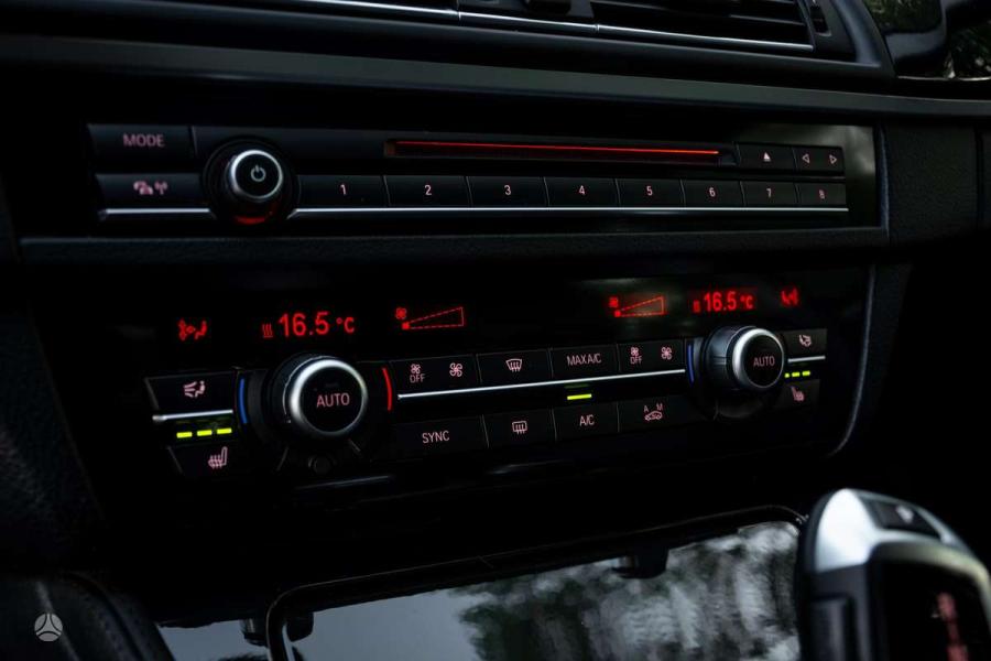 Black BMW 520 2017 in Elektrenai, with an engine capacity of 2.00 L and mileage of 290 thousand km for 9600 €, photo 22 on AUTOMOTO.COM.LV