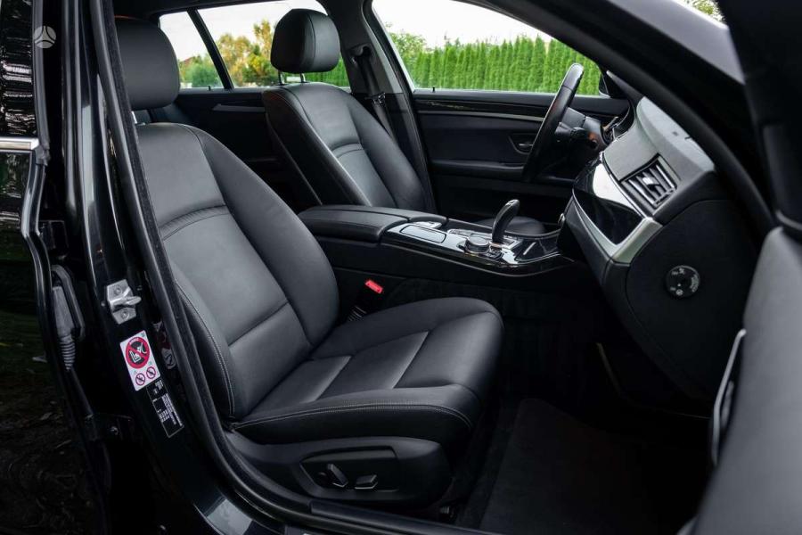 Black BMW 520 2017 in Elektrenai, with an engine capacity of 2.00 L and mileage of 290 thousand km for 9600 €, photo 25 on AUTOMOTO.COM.LV