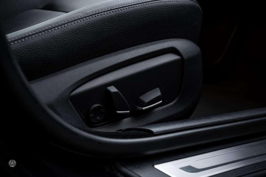 Black BMW 520 2017 in Elektrenai, with an engine capacity of 2.00 L and mileage of 290 thousand km for 9600 €, photo 26 on AUTOMOTO.COM.LV