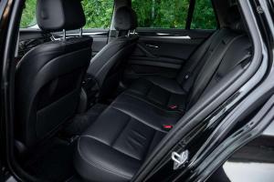Black BMW 520 2017 in Elektrenai, with an engine capacity of 2.00 L and mileage of 290 thousand km for 9600 €, photo 27 on AUTOMOTO.COM.LV