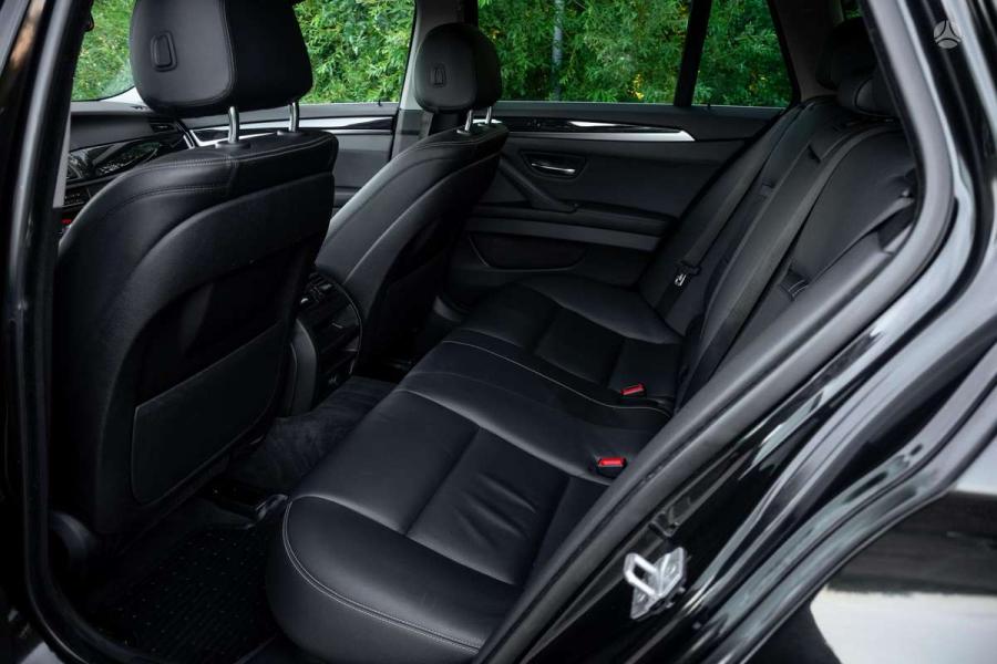 Black BMW 520 2017 in Elektrenai, with an engine capacity of 2.00 L and mileage of 290 thousand km for 9600 €, photo 27 on AUTOMOTO.COM.LV