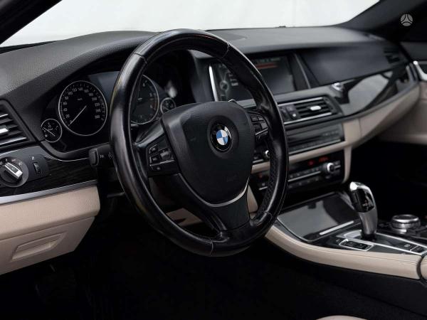 Black BMW 520 2017 in Vilnius, with an engine capacity of 2.00 L and mileage of 334 thousand km for 10500 €, photo 10 on AUTOMOTO.COM.LV